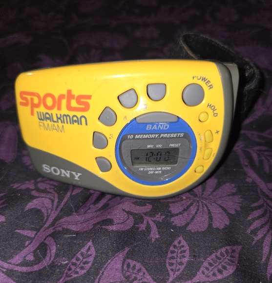 Sony | Portable Audio & Video | Vintage Sony Sports Walkman Srfm78 ...